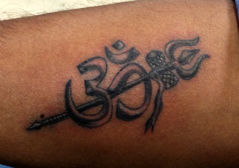 Everything You Need To Know About Godna Tattoos (godna tattoo ...