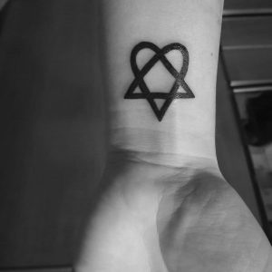 The Meaning And Significance Of The Heartagram Tattoo (heartagram ...